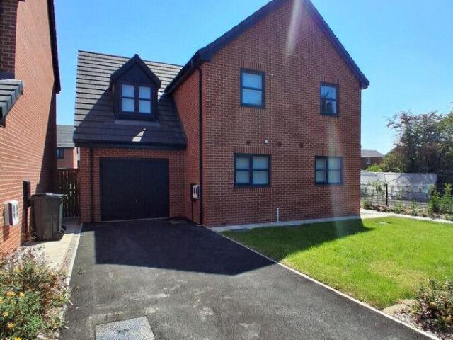 4 bedroom detached house to rent