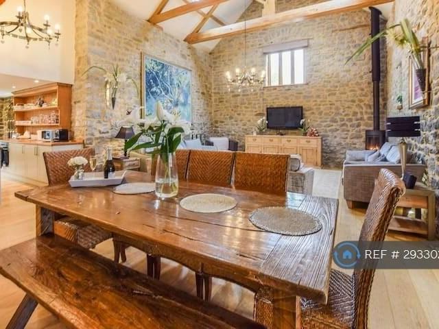4 bedroom detached house to rent