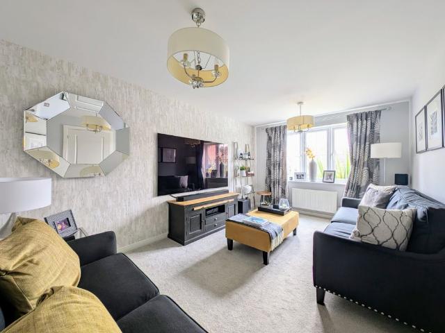 4 bedroom detached house to rent