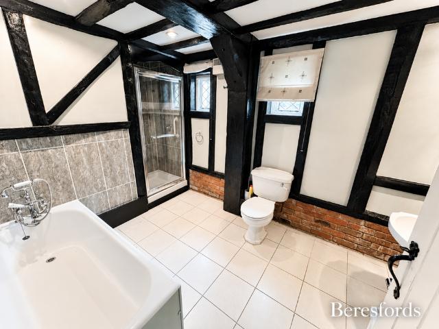 4 bedroom detached house to rent