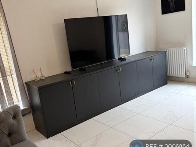 4 bedroom detached house to rent