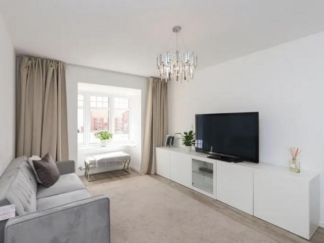 4 bedroom detached house to rent
