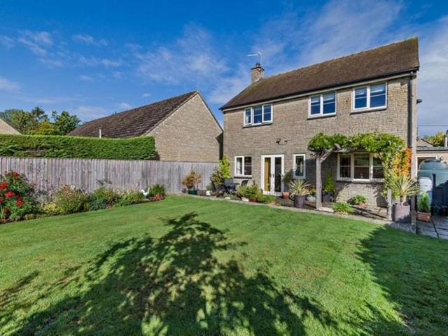 4 bedroom detached house to rent