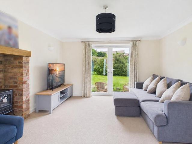 4 bedroom detached house to rent