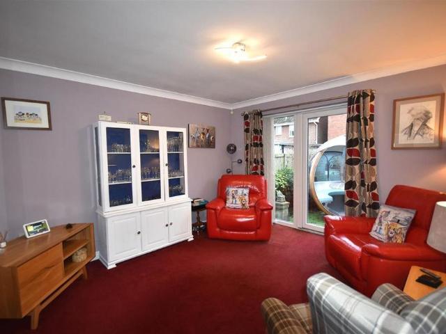 4 bedroom detached house to rent