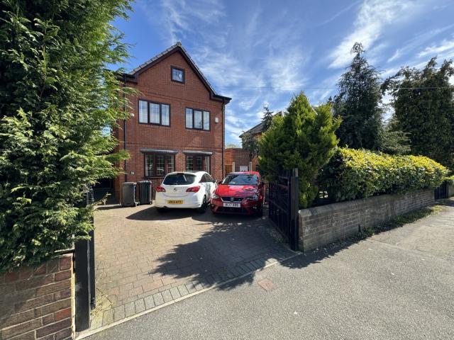 4 bedroom detached house to rent