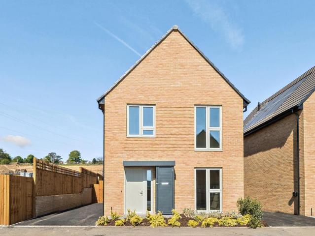 4 bedroom detached house to rent