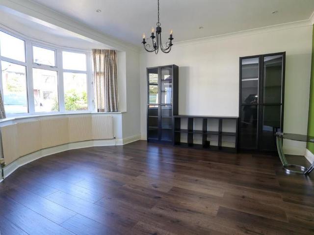 4 bedroom detached house to rent