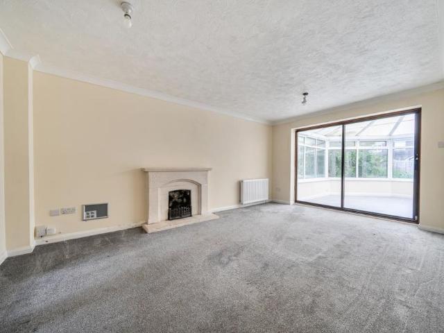 4 bedroom detached house to rent