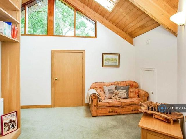 4 bedroom detached house to rent