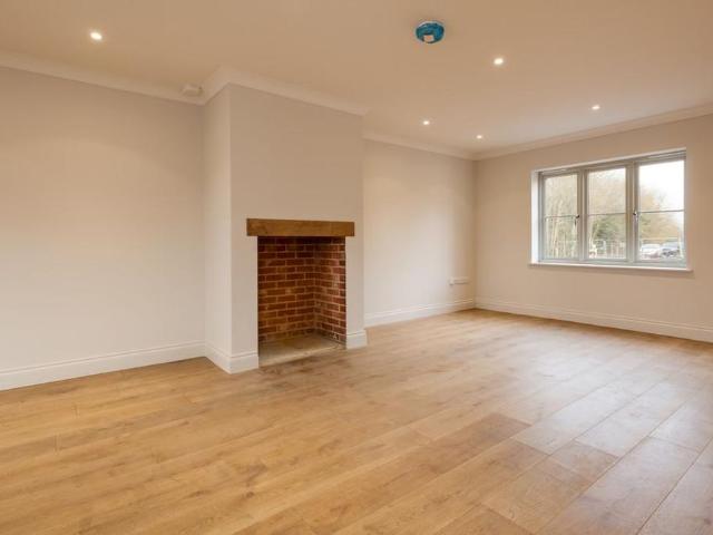 4 bedroom detached house to rent