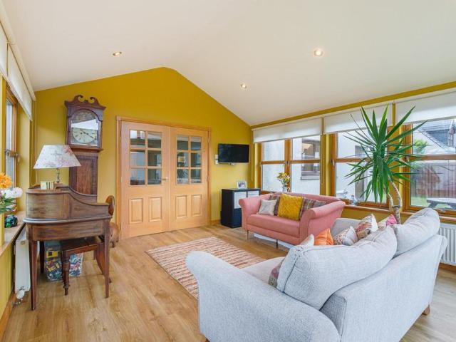 4 bedroom detached house to rent