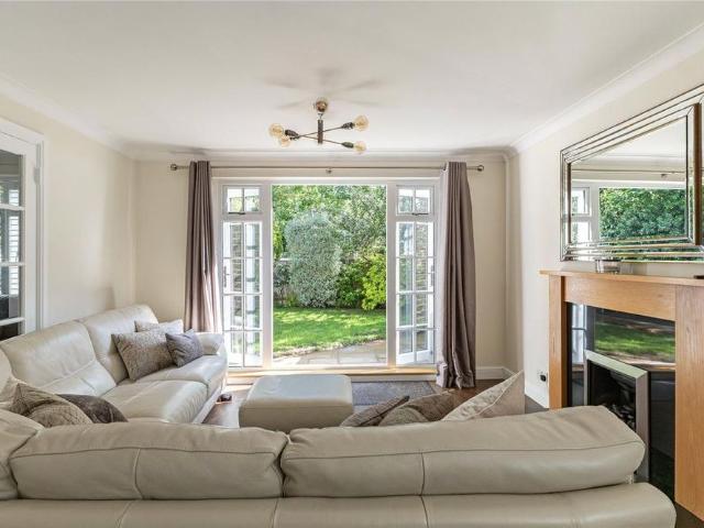 4 bedroom detached house to rent
