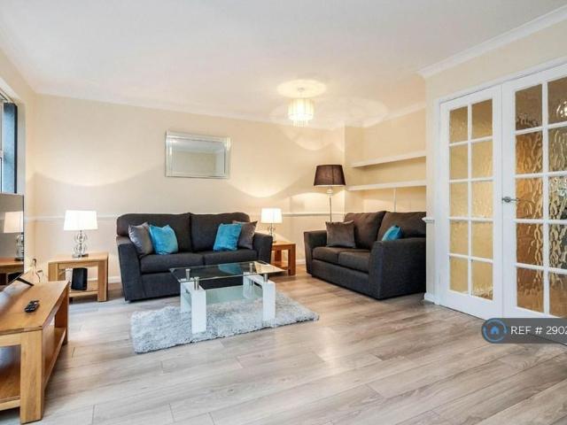 4 bedroom detached house to rent