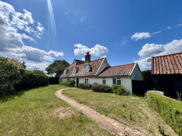 4 bedroom detached house to rent