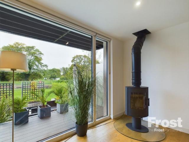 4 bedroom detached house to rent
