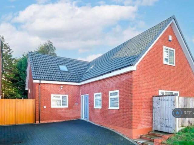 4 bedroom detached house to rent