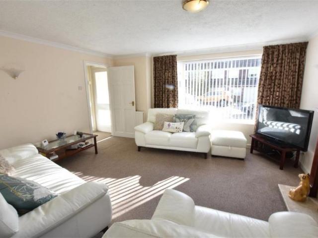 4 bedroom detached house to rent