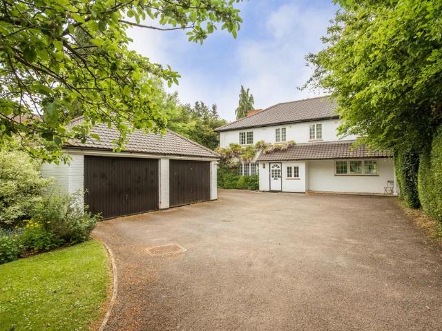 4 bedroom detached house to rent