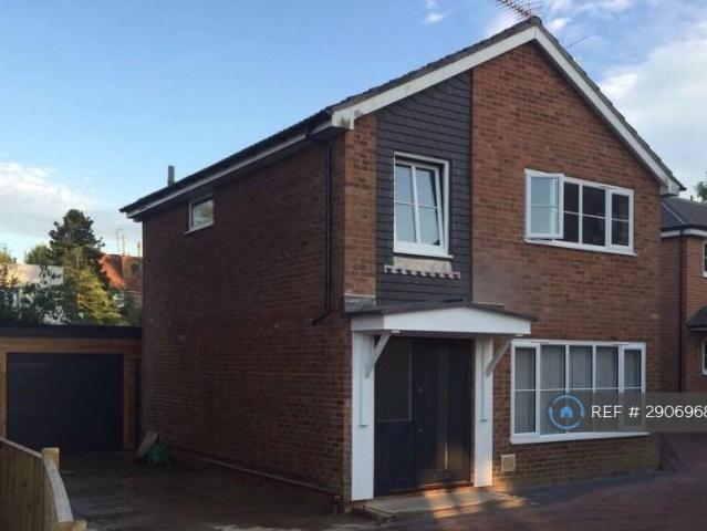 4 bedroom detached house to rent