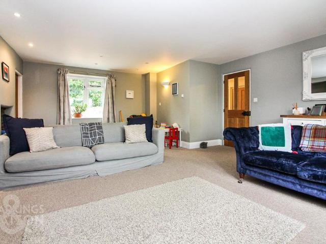 4 bedroom detached house to rent