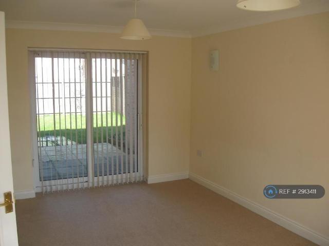4 bedroom detached house to rent