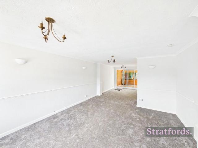 4 bedroom detached house to rent