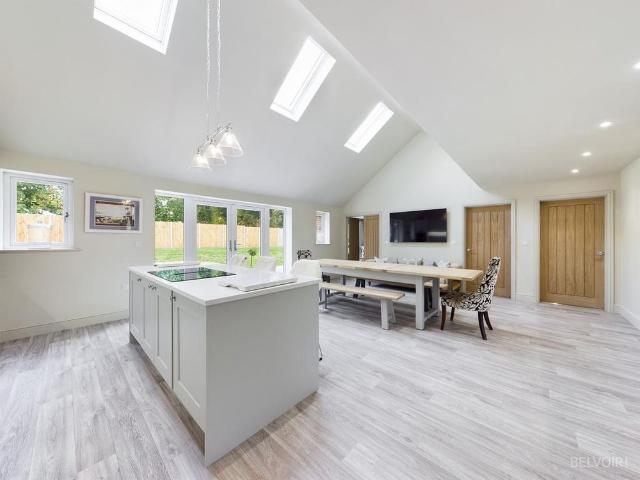 4 bedroom detached house to rent