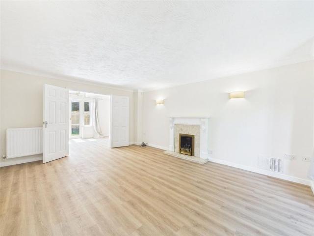 4 bedroom detached house to rent
