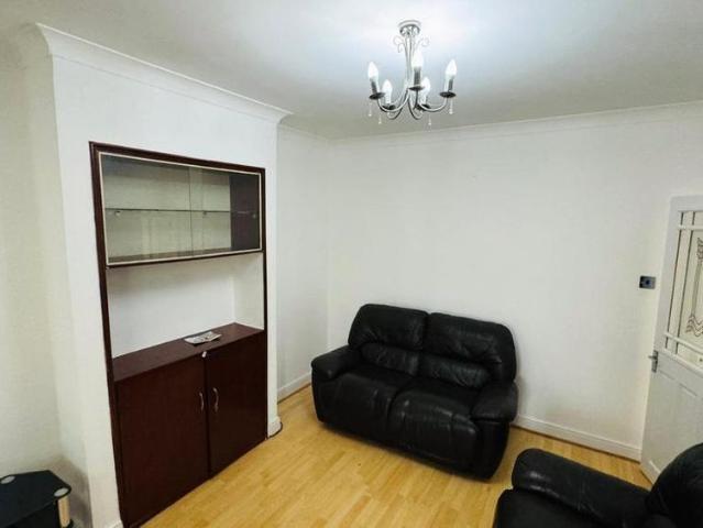 4 bedroom detached house to rent