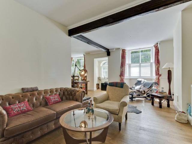 4 bedroom detached house to rent