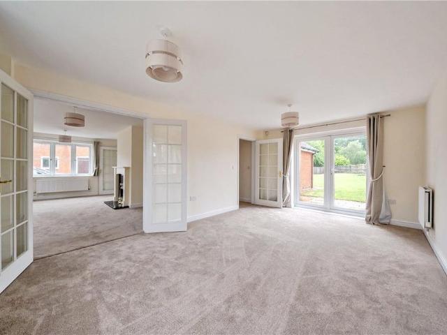 4 bedroom detached house to rent
