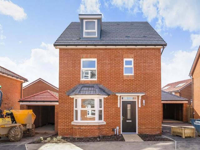 4 bedroom detached house to rent
