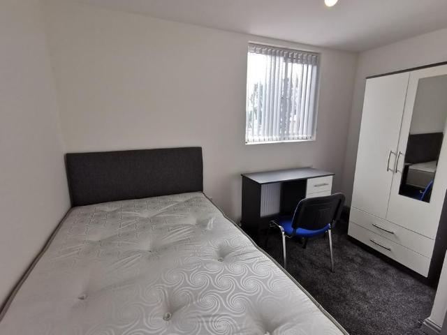 4 bedroom detached house to rent