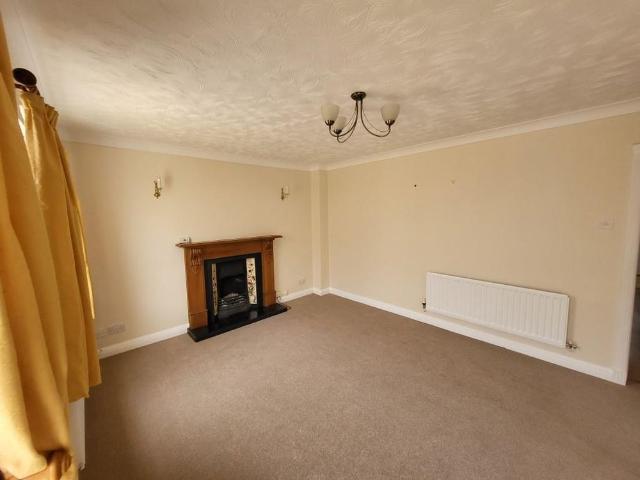 4 bedroom detached house to rent