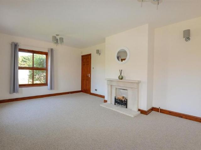 4 bedroom detached house to rent