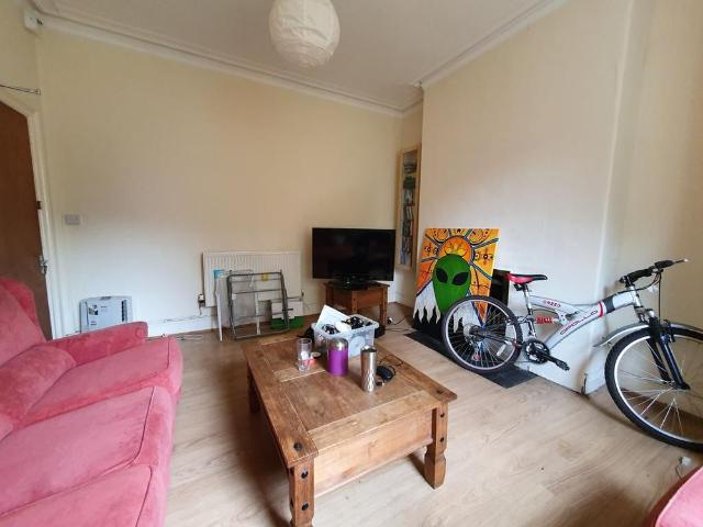 4 bedroom detached house to rent