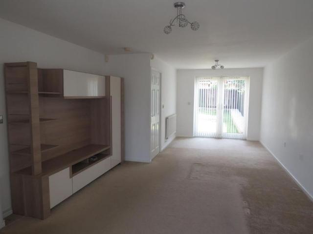 4 bedroom detached house to rent