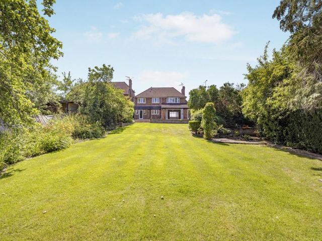 4 bedroom detached house to rent