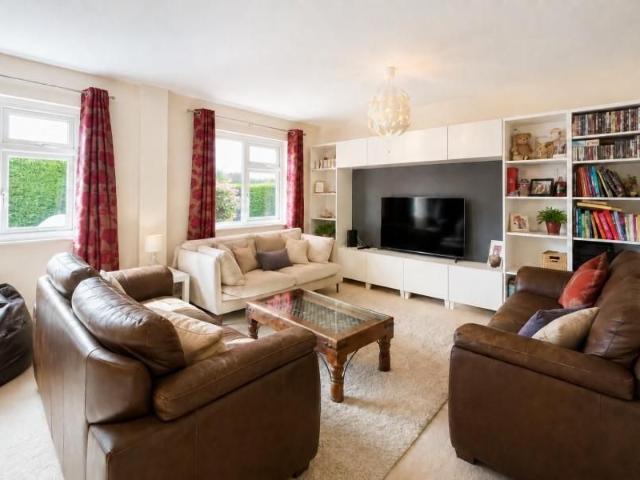 4 bedroom detached house to rent