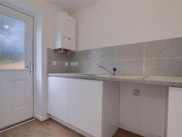 4 bedroom detached house to rent