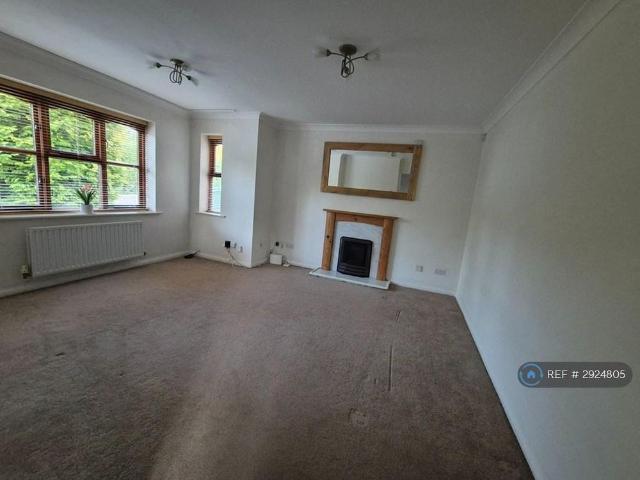 4 bedroom detached house to rent