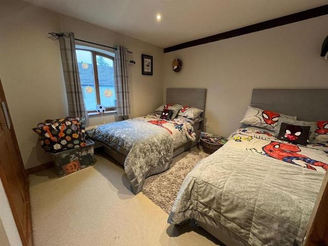 4 bedroom detached house to rent