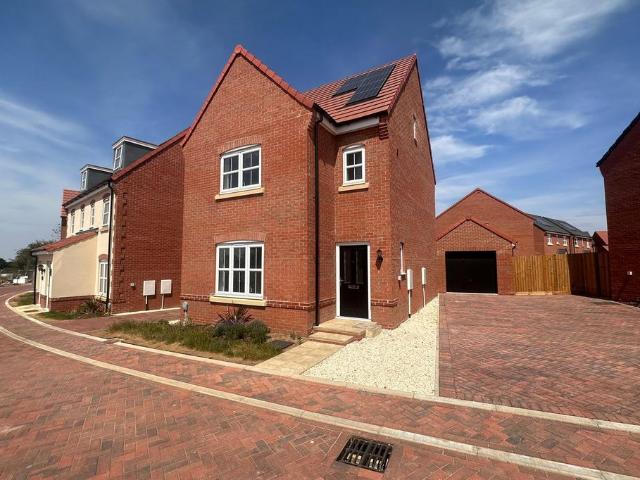 4 bedroom detached house to rent