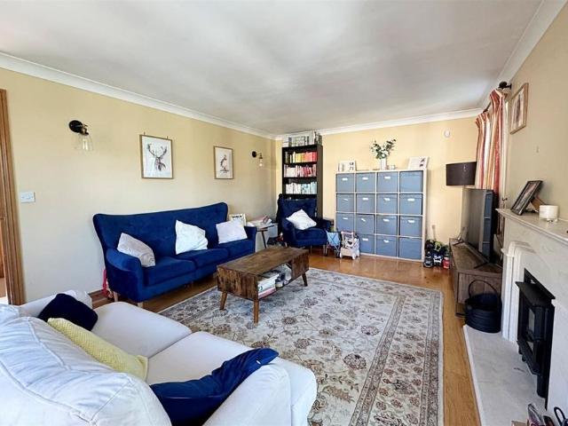 4 bedroom detached house to rent