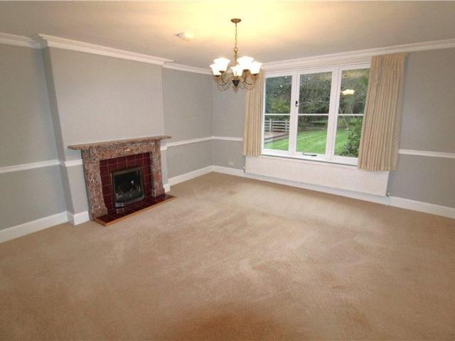4 bedroom detached house to rent