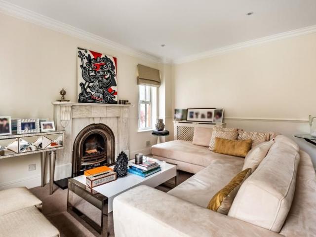 4 bedroom detached house to rent