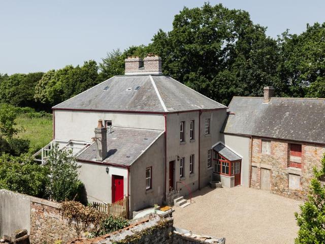 4 bedroom detached house to rent