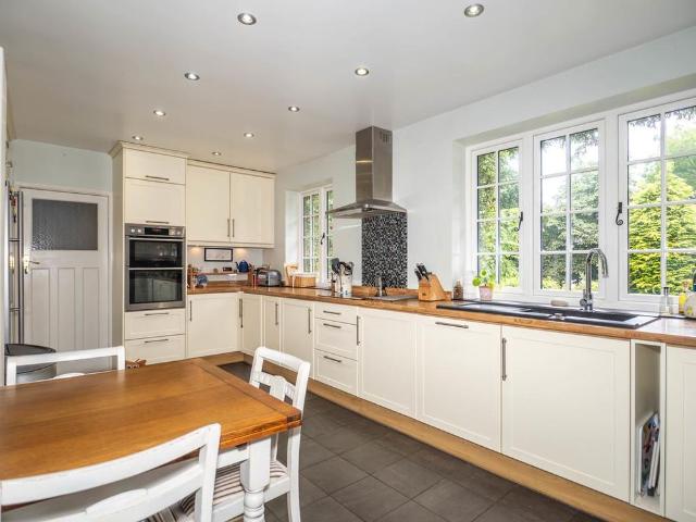 4 bedroom detached house to rent