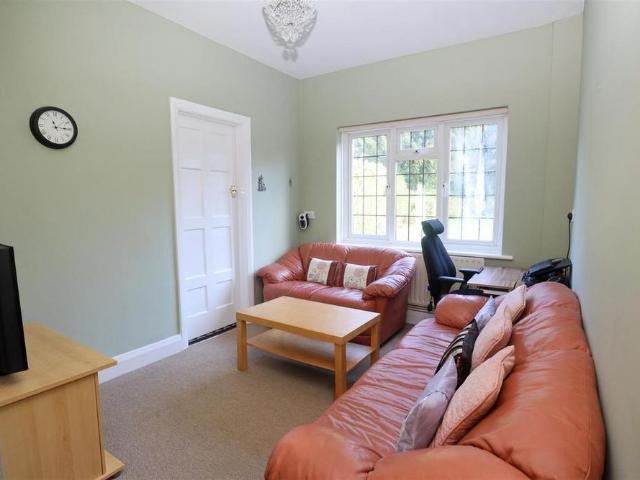 4 bedroom detached house to rent